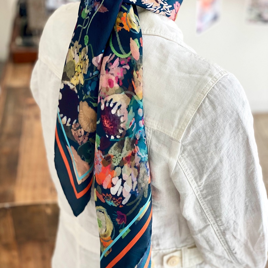 Silk Neck Scarf: Chic Styles for Wardrobe Updates